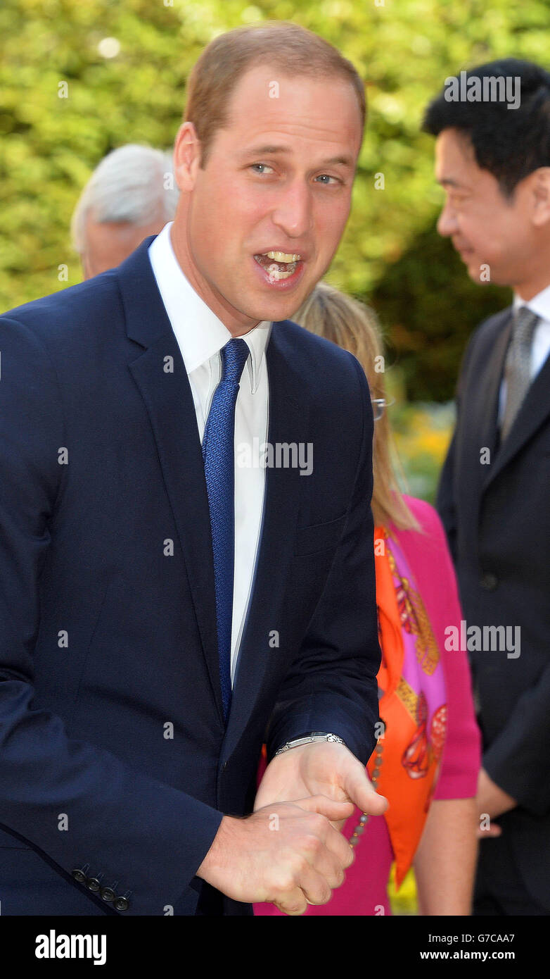 Duke cambridge arrives formally hi-res stock photography and images - Alamy