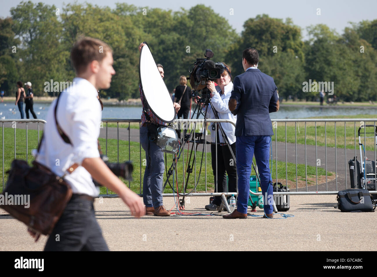 Royal reporters hi-res stock photography and images - Alamy