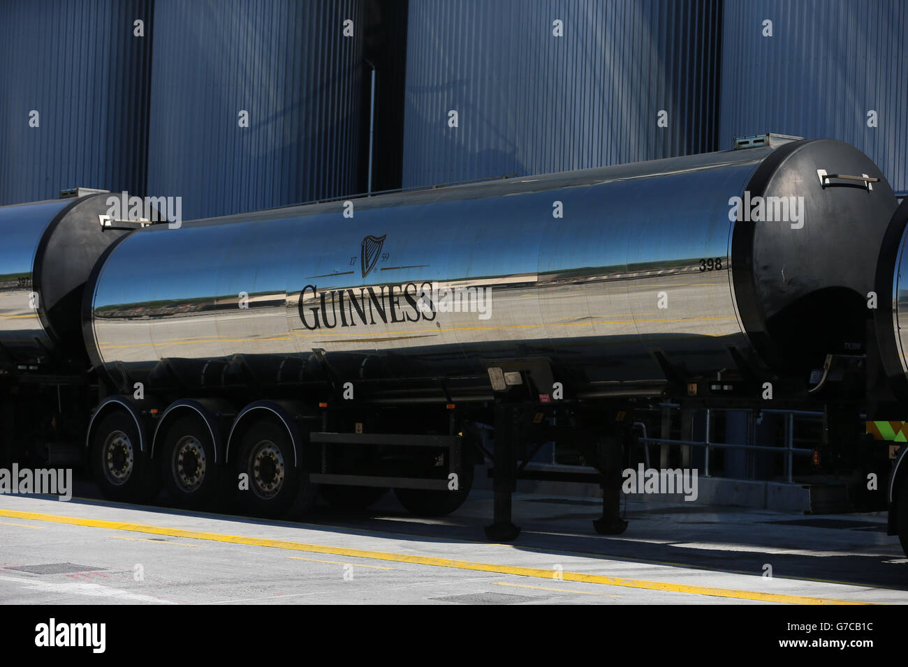 Guinness dublin truck hi-res stock photography and images - Alamy
