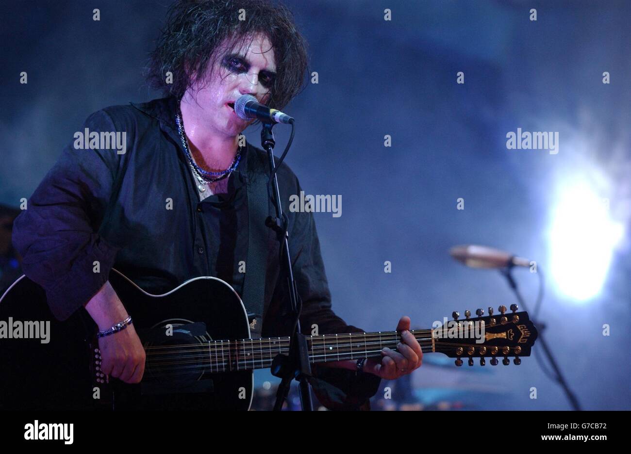 The Cure 'MTV Icon of 2004' Stock Photo - Alamy