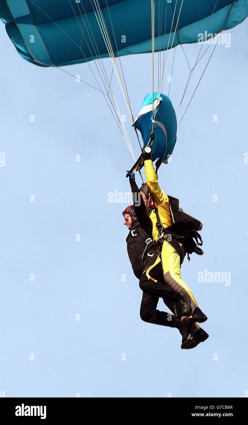 Arnhem bridge battle of arnhem parachuting hi-res stock photography and ...