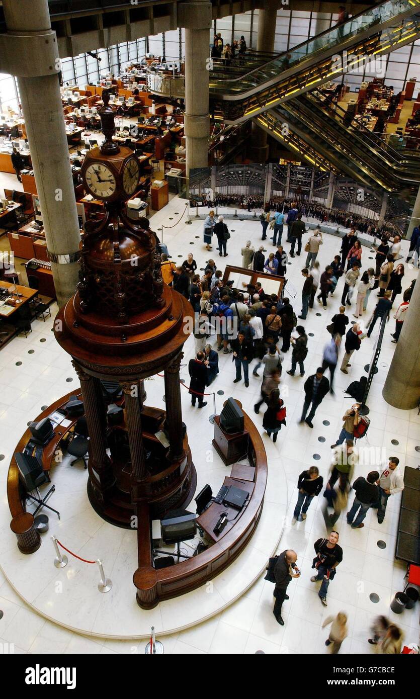 Lloyd's of london building lutine bell hi-res stock photography and ...