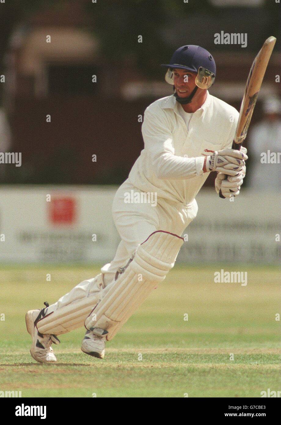 Cricket leicestershire v hampshire james whitaker hi-res stock ...