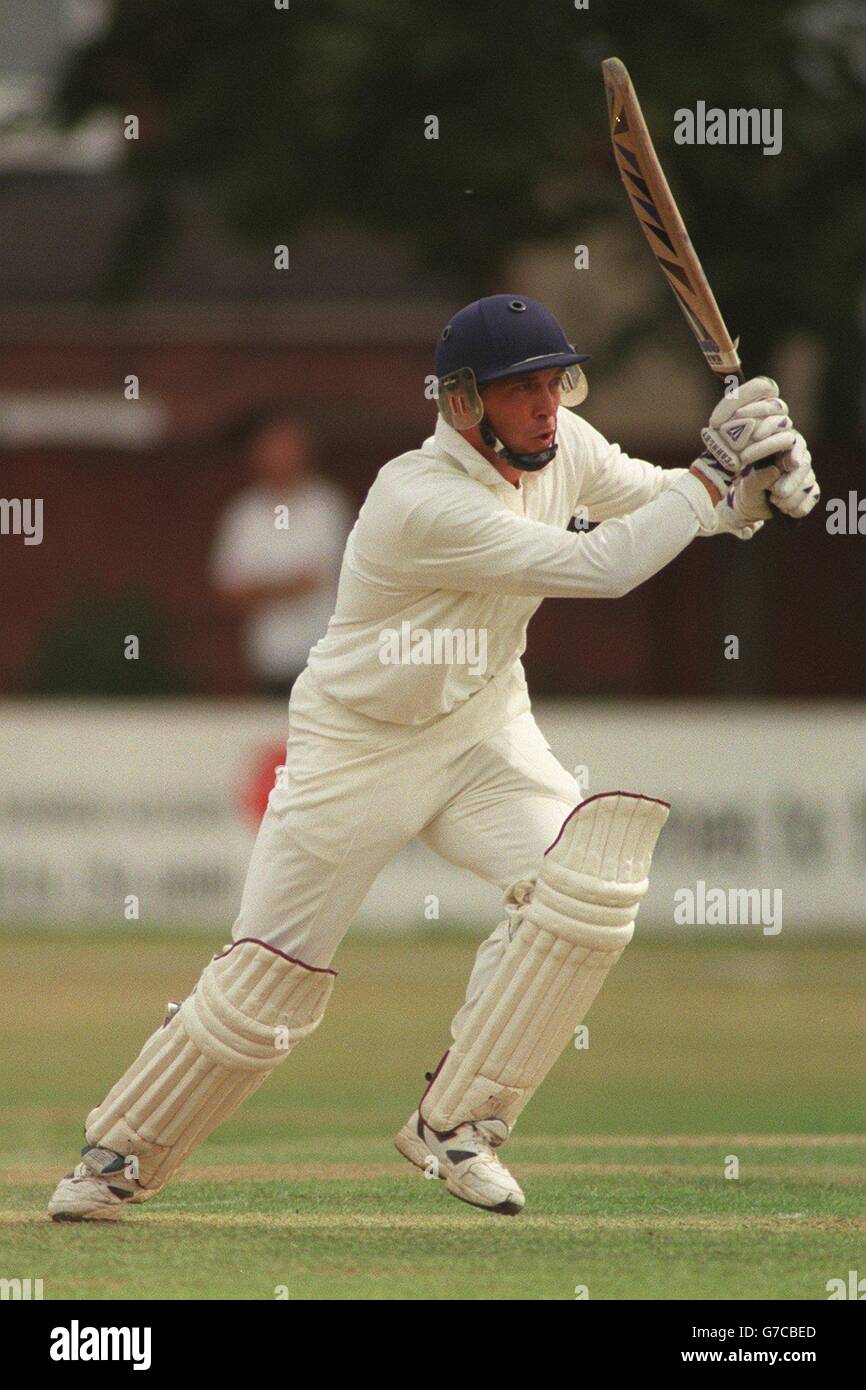 Cricket leicestershire v hampshire james whitaker hi-res stock ...