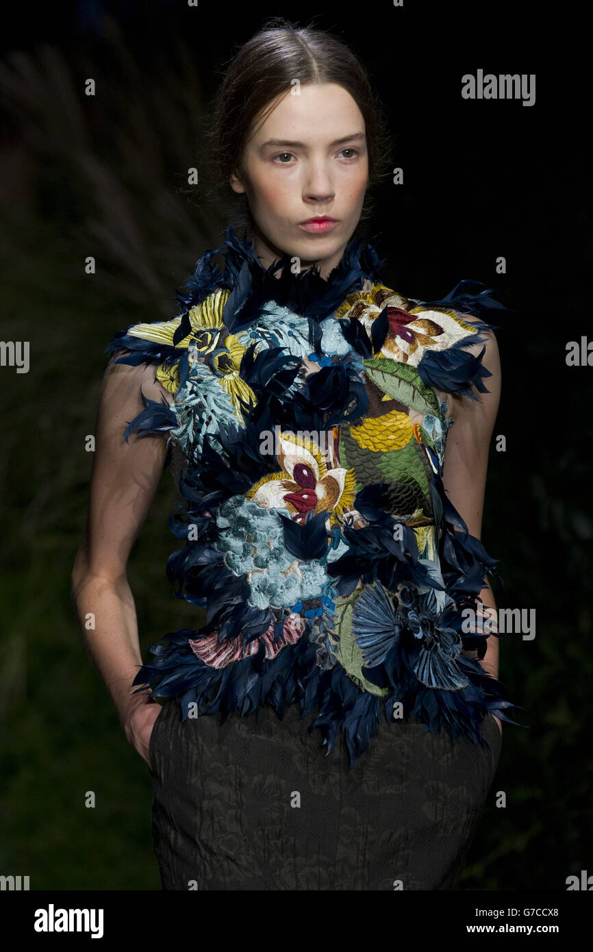 Erdem catwalk - London Fashion Week 2014 Stock Photo - Alamy