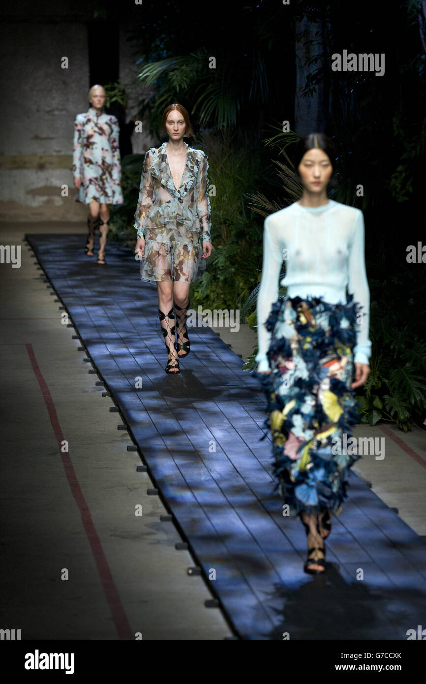 Erdem catwalk - London Fashion Week 2014 Stock Photo - Alamy