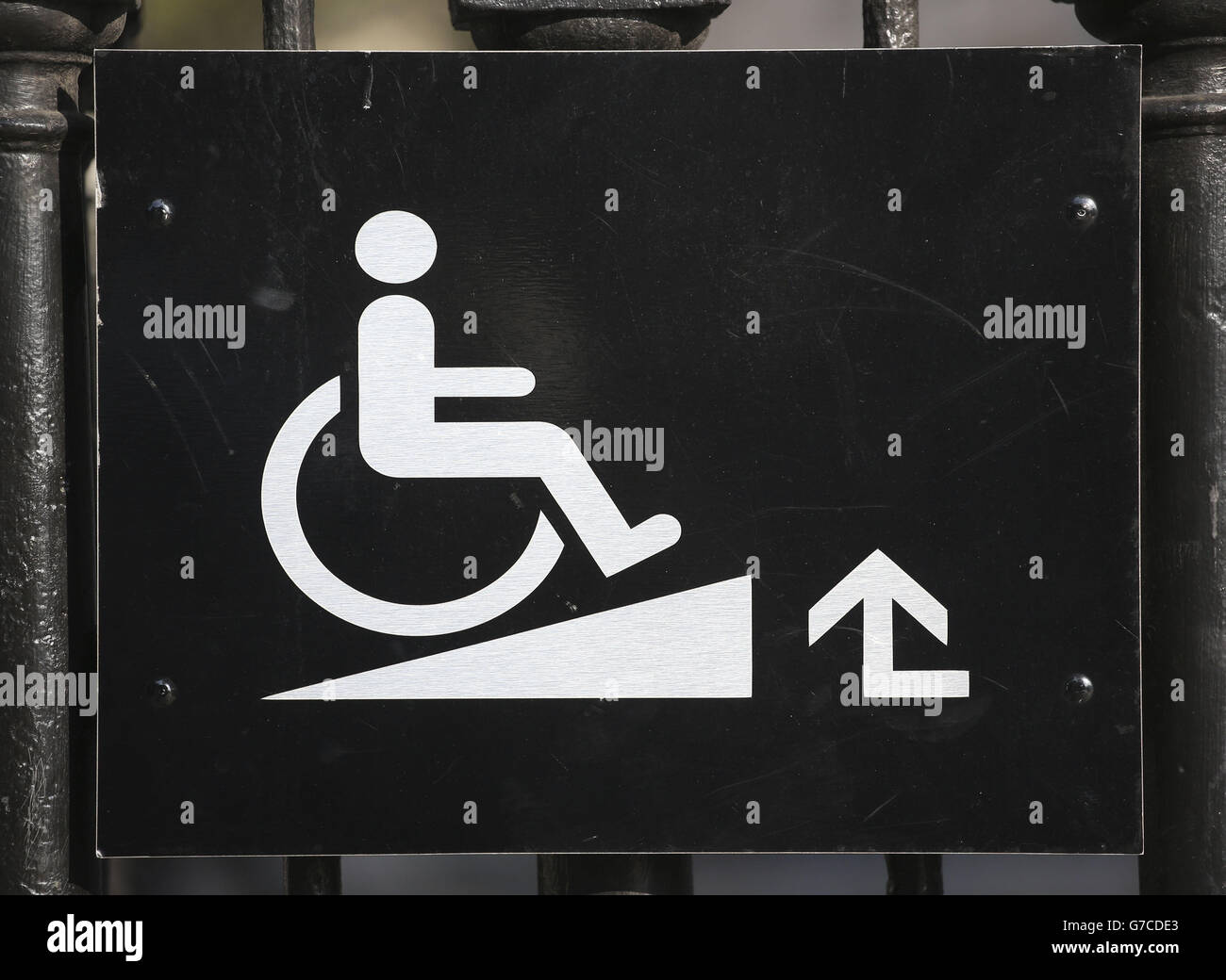 A sign for disabled access on a building in central London Stock Photo ...