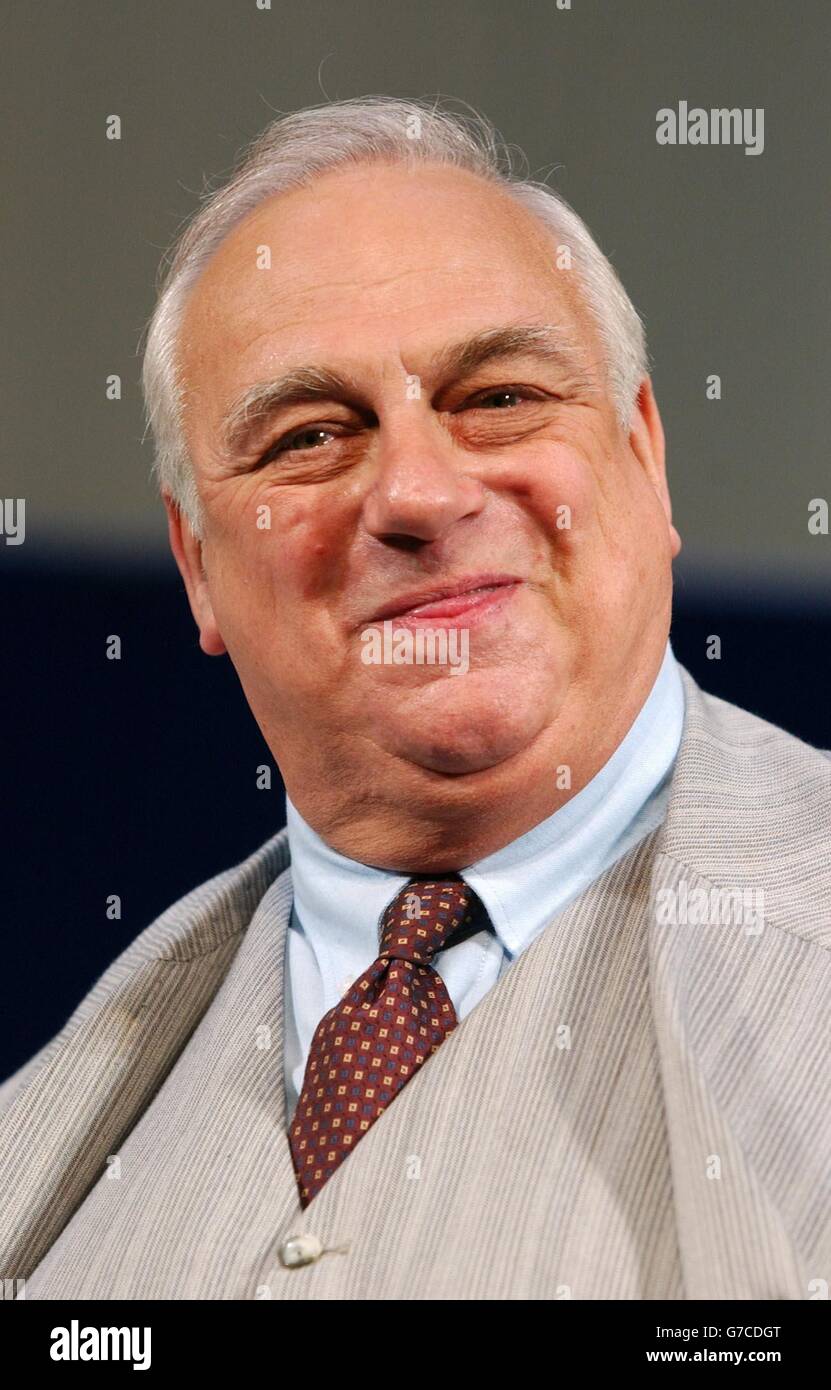 Head and shoulders celebrity showbiz smiling actor hi-res stock ...