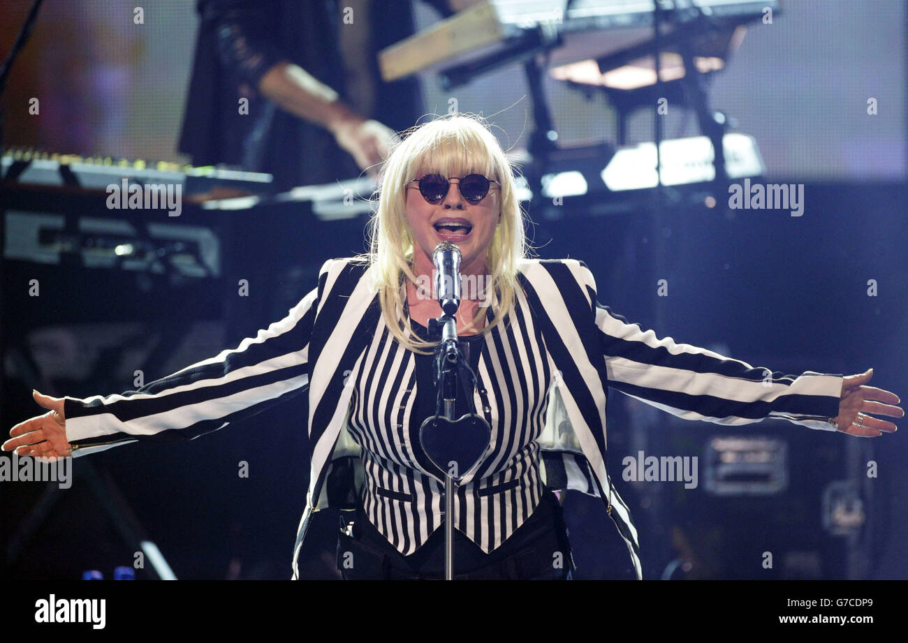 Debbie harry of blondie performing hi-res stock photography and images - Alamy