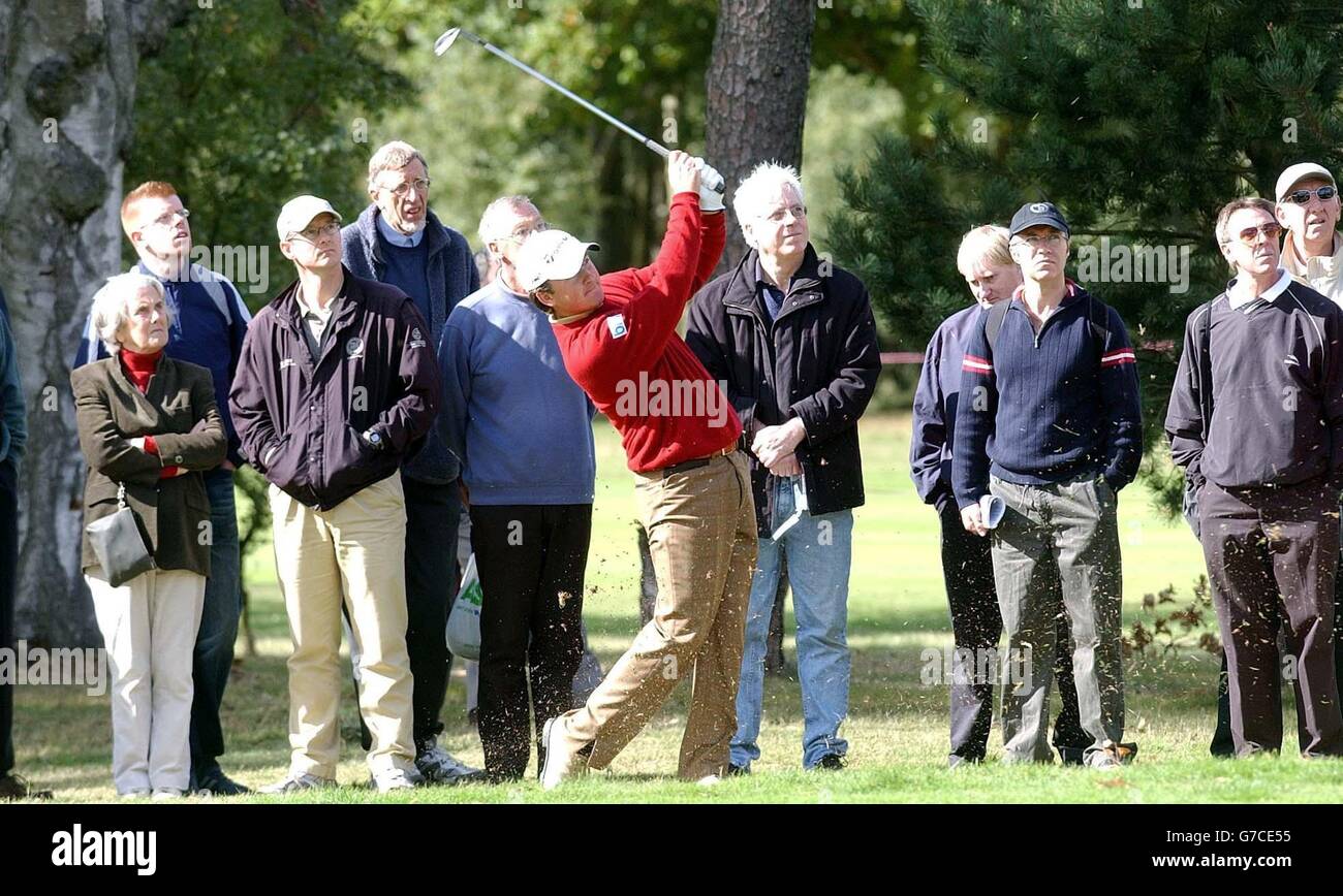 Golf tournament crowd hi-res stock photography and images - Alamy