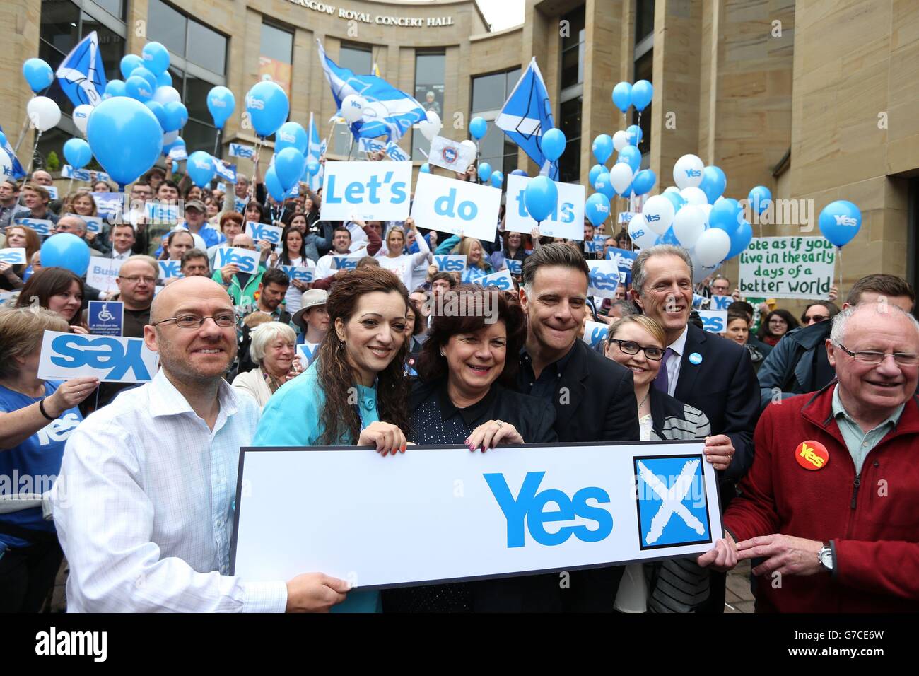 Yes supporters from left tasmina ahamed of yes scotland hi-res stock ...