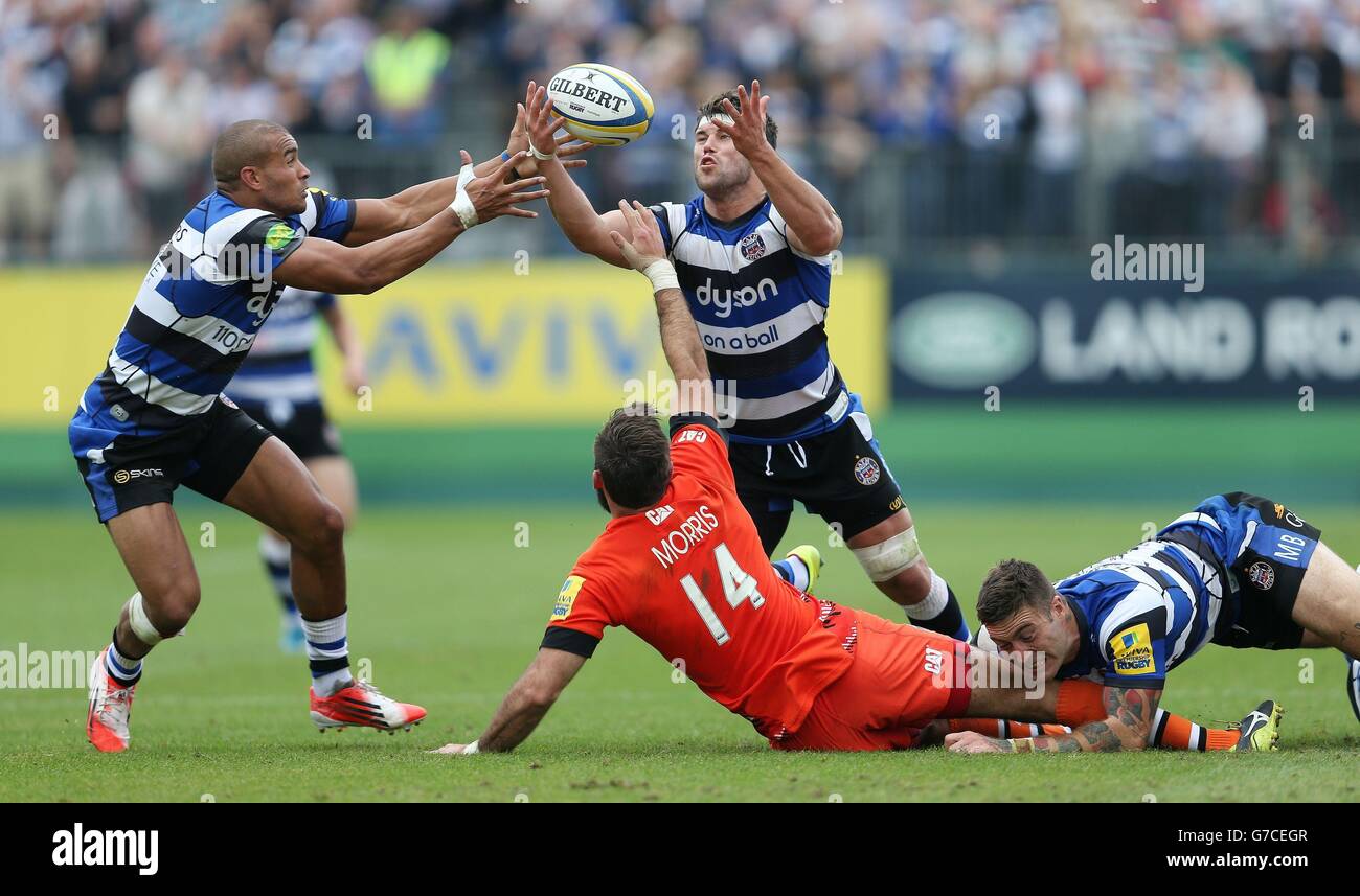 Bath's Guy Mercer and Jonathan Joseph steal the ball from Leicester ...