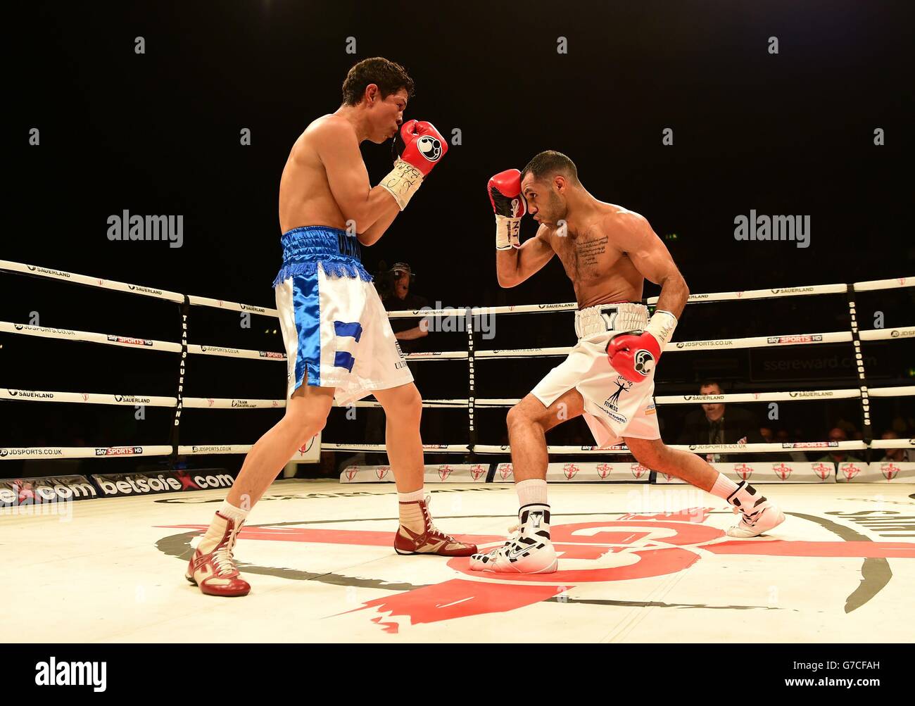 Ibf intercontinental super flyweight title hi-res stock photography and ...