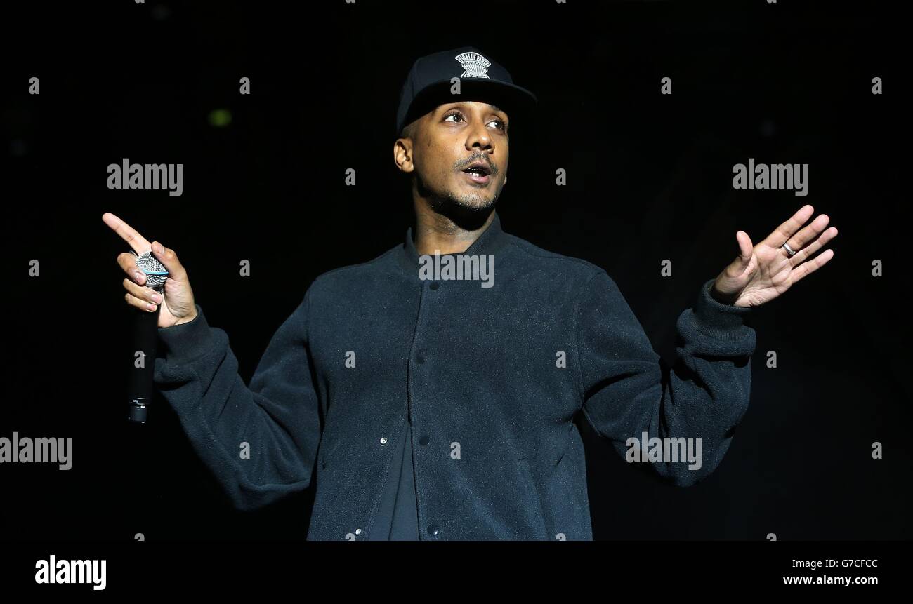 Mc rage performs hi-res stock photography and images - Alamy