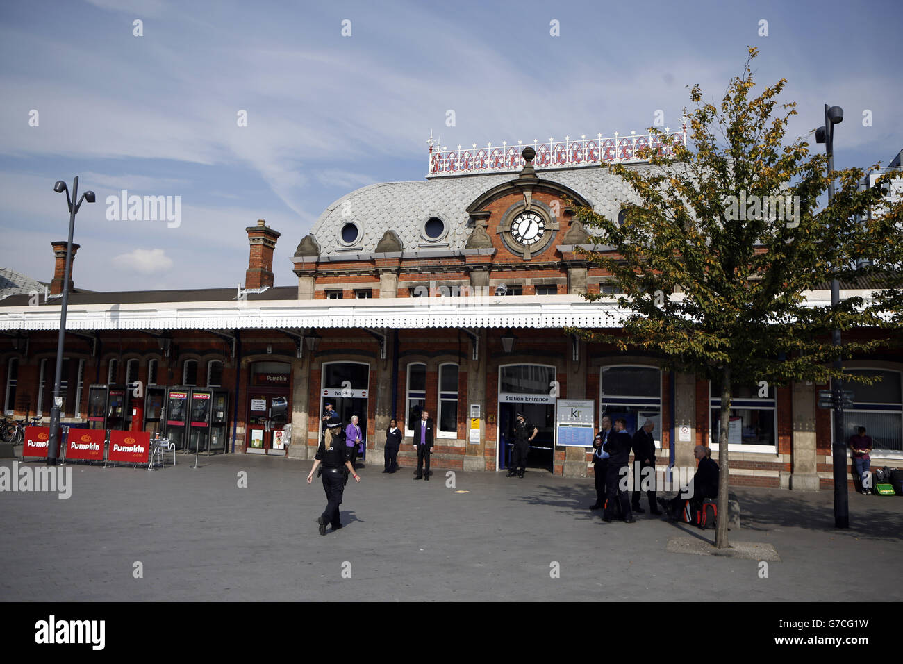 Slough station hi-res stock photography and images - Alamy