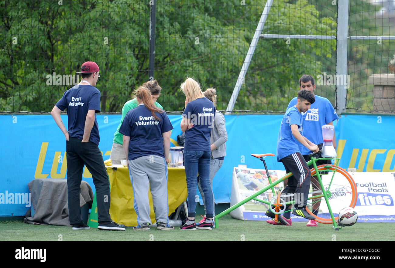 Sport - StreetGames Football Pools Fives - Leeds Stock Photo - Alamy