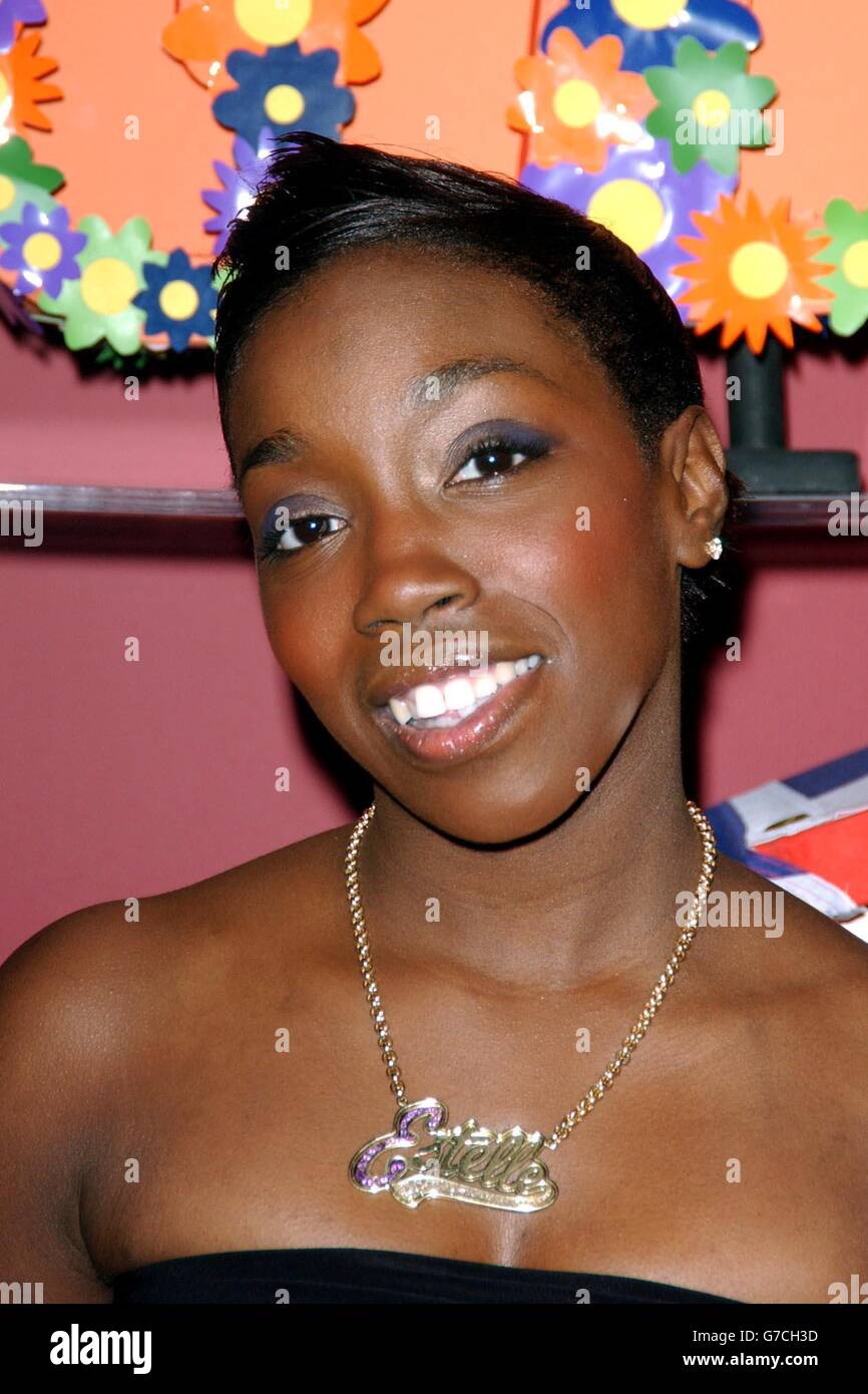 Hip-hop singer Estelle during her guest appearance on MTV's TRL - Total ...