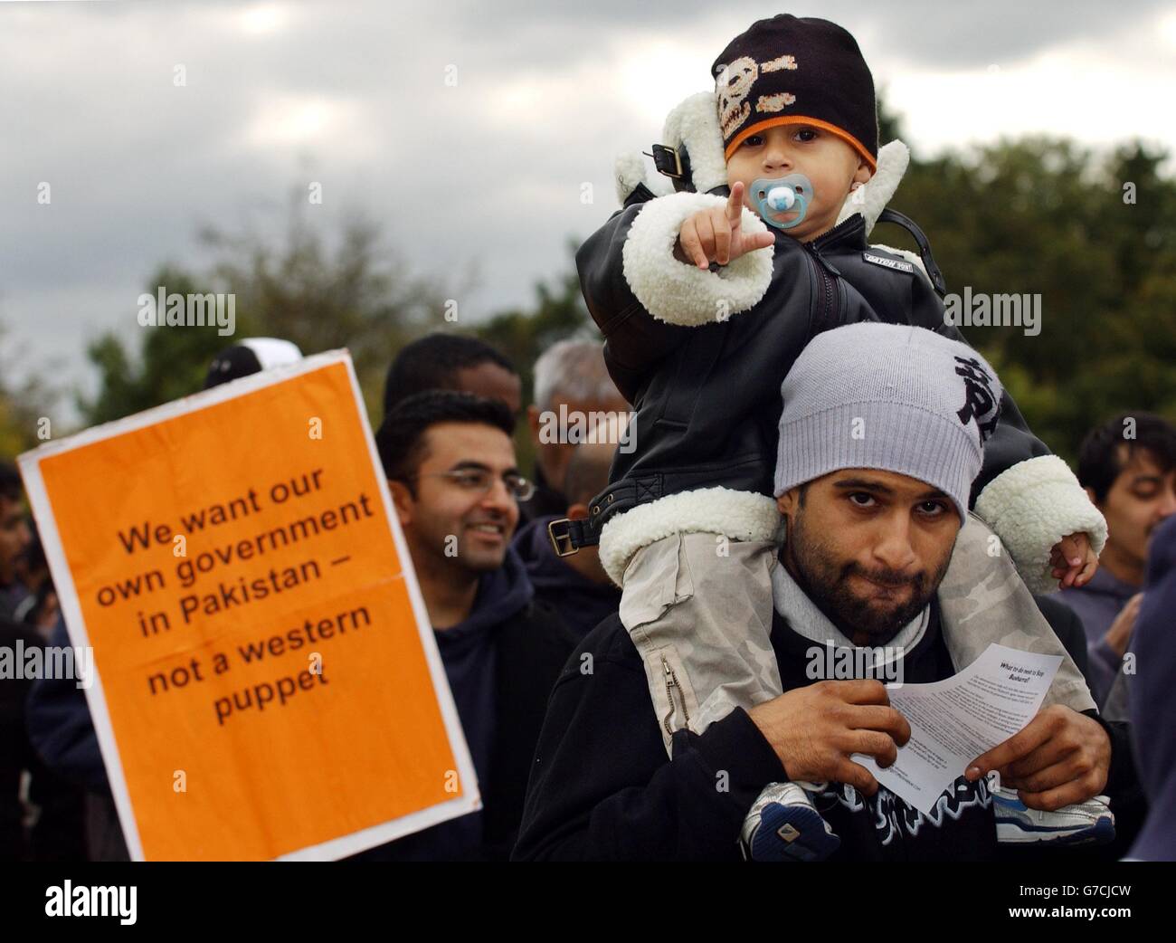 British muslim pakistanis rally in londons hyde park hi-res stock ...