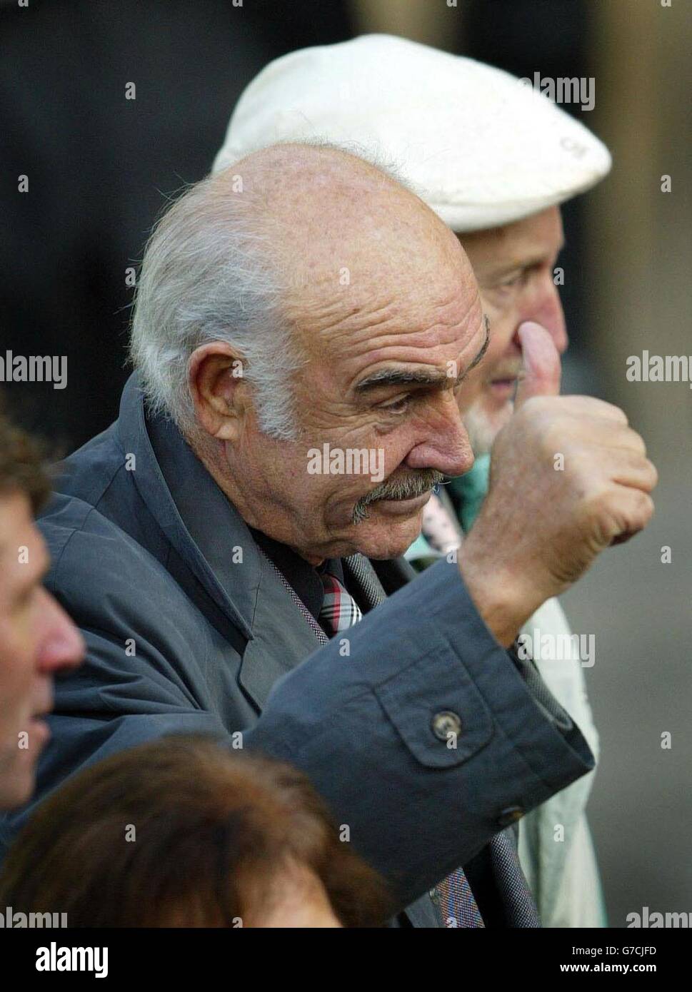 Celebrity politics thumbs up actor sean connery hi-res stock ...