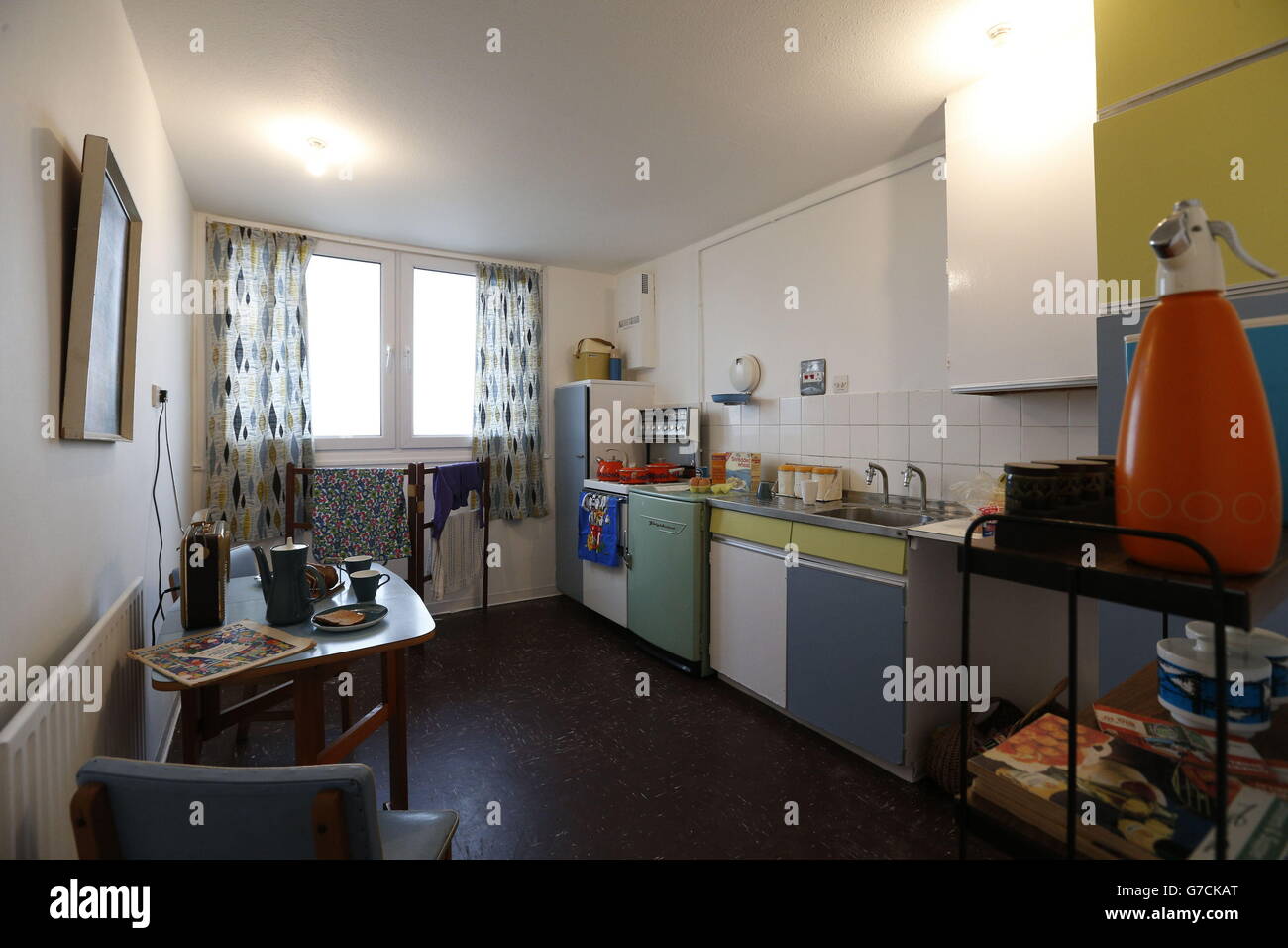 Interior view kitchen in flat 130 balfron tower hi-res stock ...