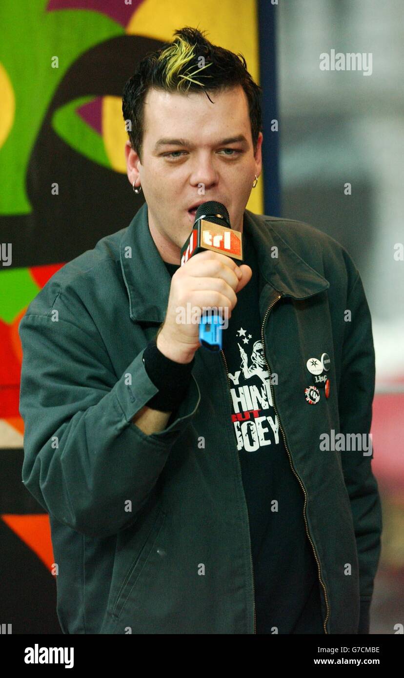 Music live television mtv trl mtv band hi-res stock photography and ...