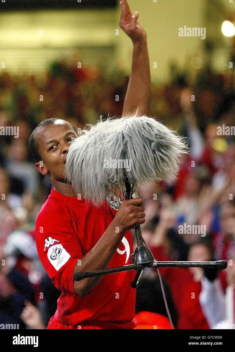 Sport football action celebrating microphone robert earnshaw hi-res ...