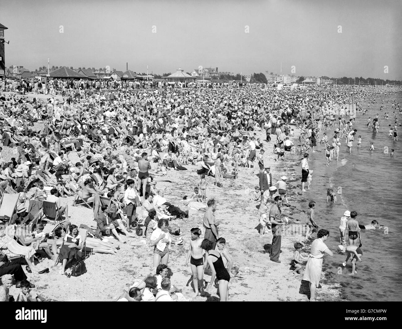 Littlehampton wave hi-res stock photography and images - Alamy