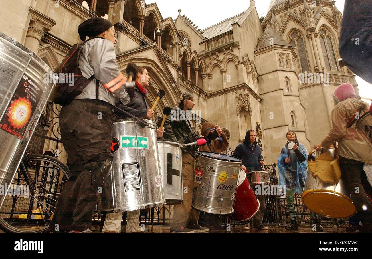 Protesters outside high court hi-res stock photography and images - Alamy