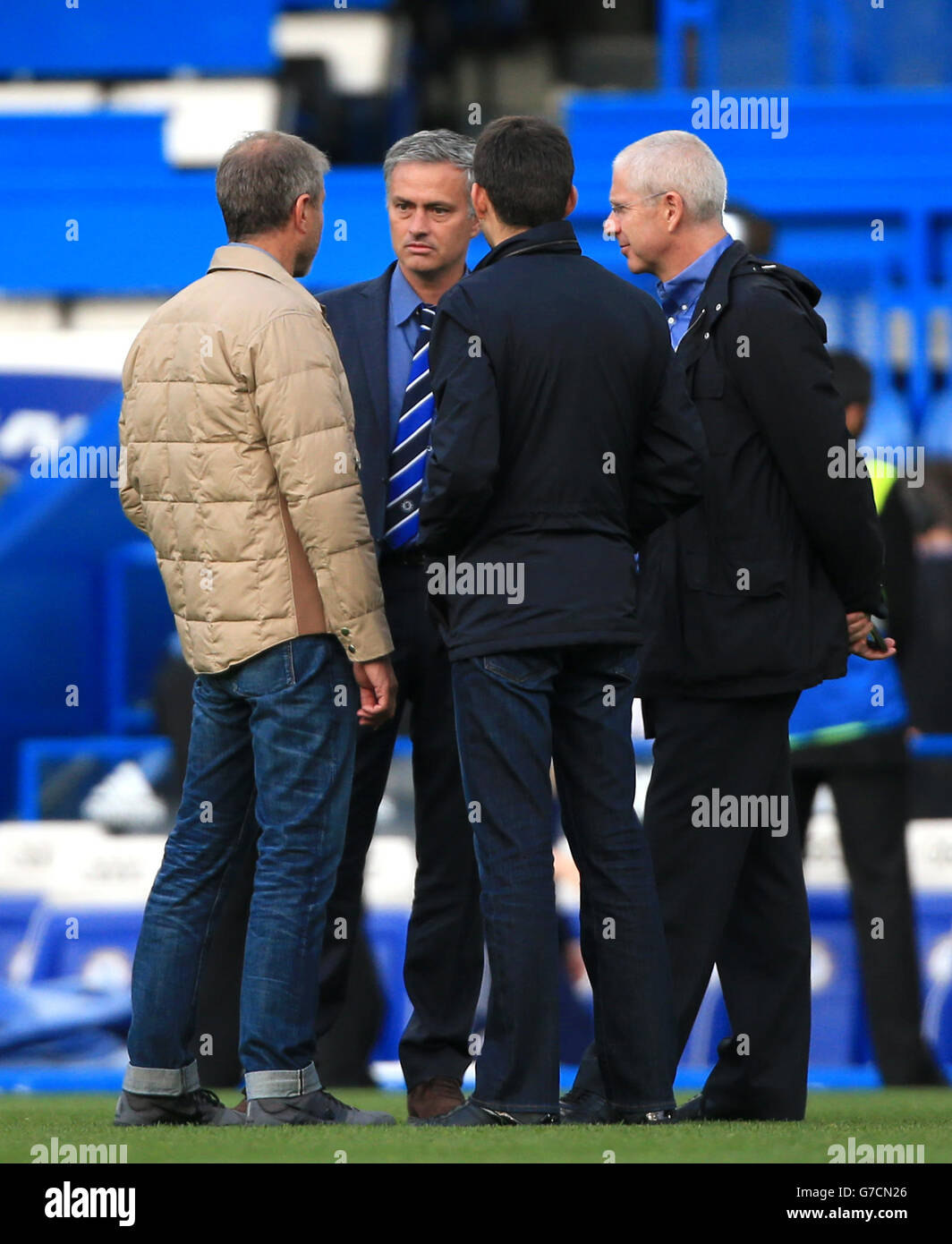 (left to right) Chelsea owner Roman Abramovich meets manager Jose ...