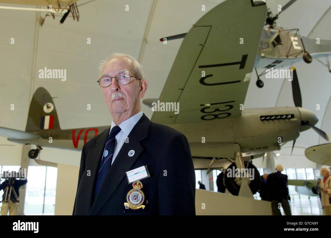 Reunion tranport aircraft war medal airplane posing james murphy hi-res ...