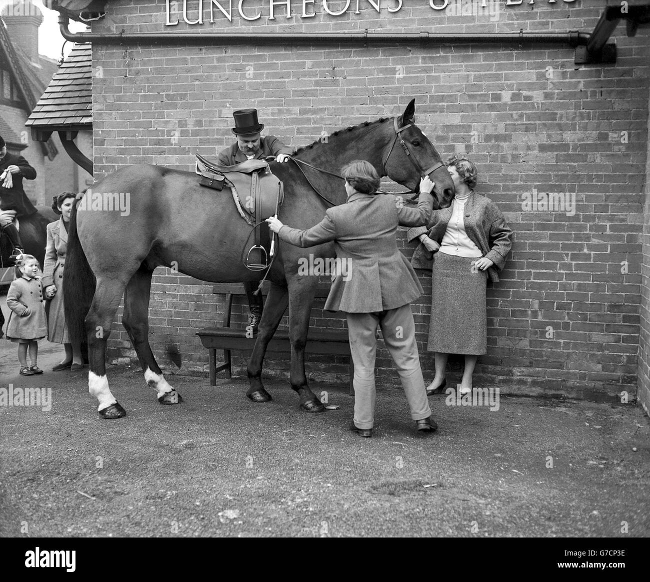 Fox Hunting - Old Surrey and Burstow Hunt - Fletching, East Sussex ...