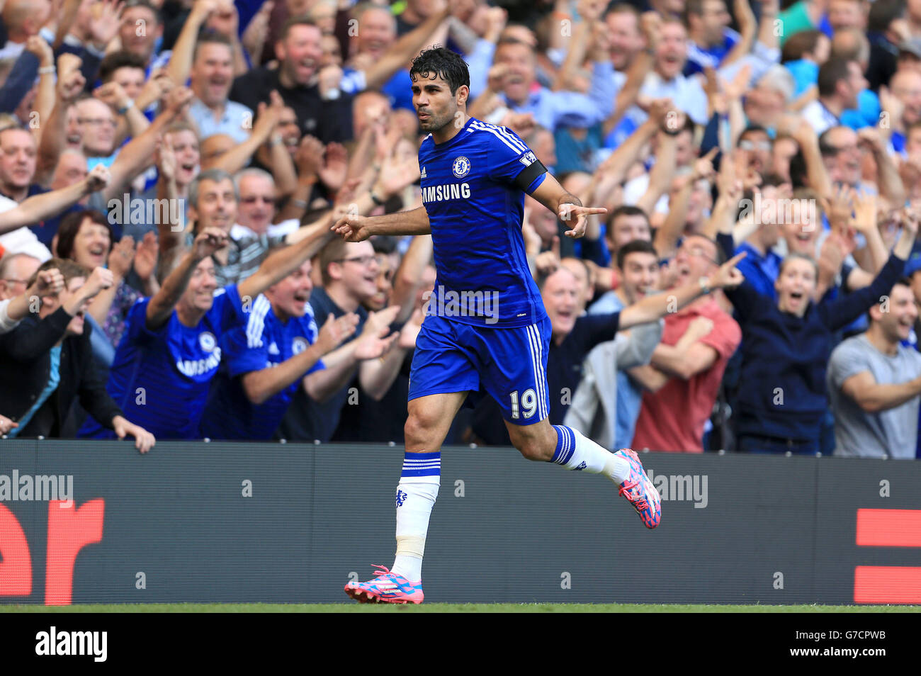 Diego costa chelsea celebrates scoring hi-res stock photography and ...