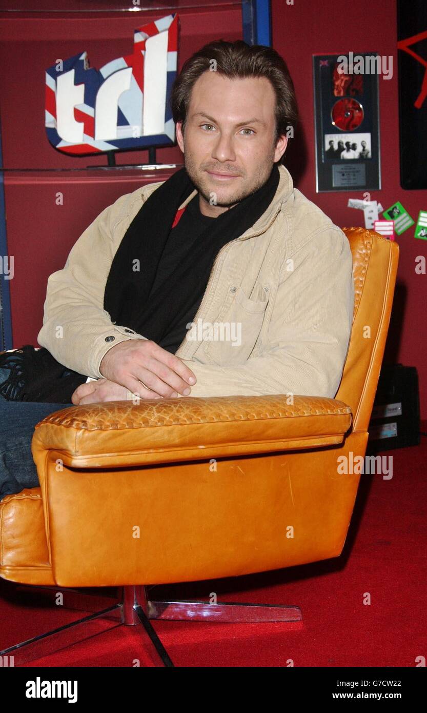 Showbiz actor celebrity mtv trl television seated christian slater hi ...