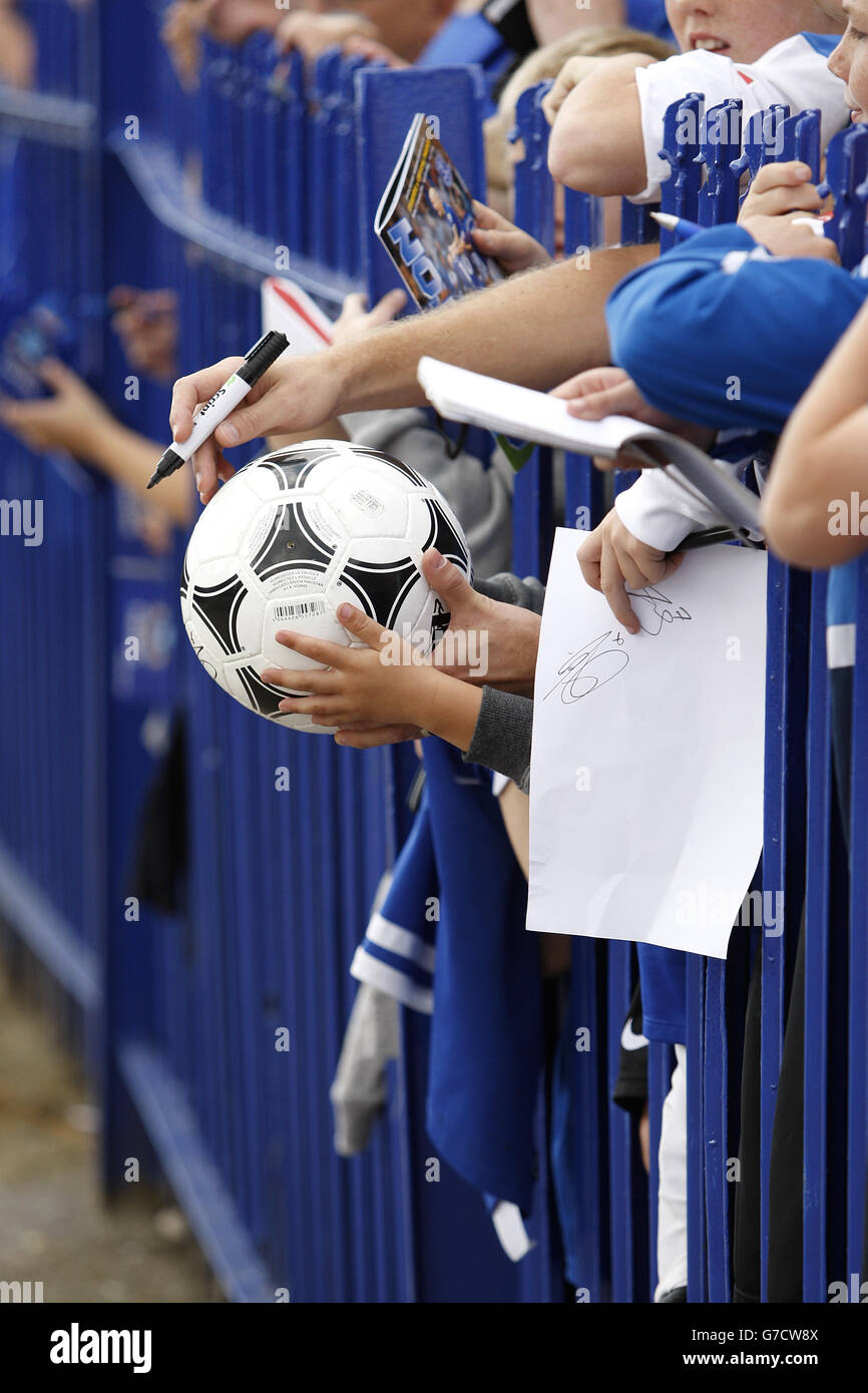 Fans park end car park fan players parade hi-res stock photography and ...