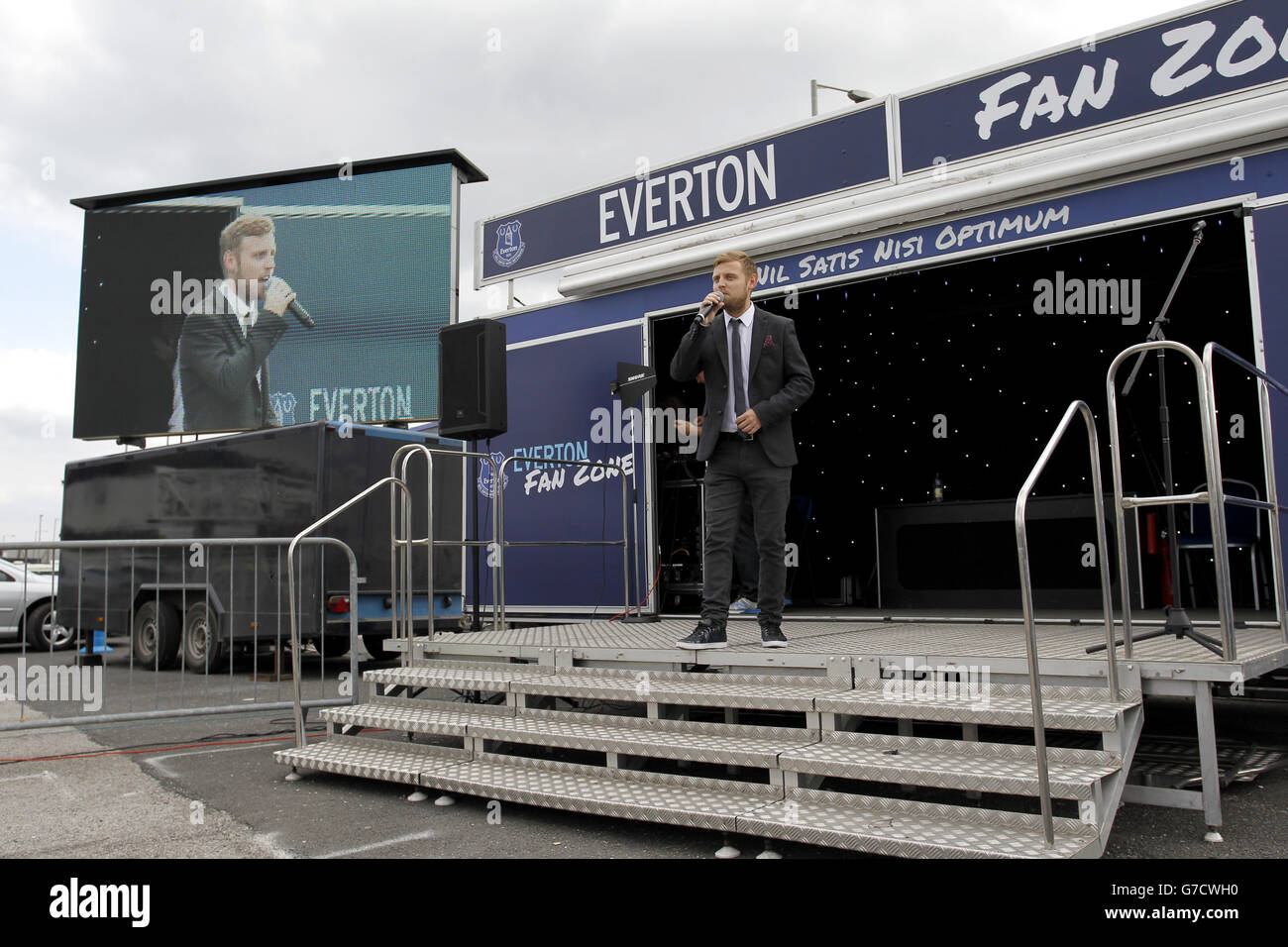 Everton fans in the fanzone at goodison park hi-res stock photography ...