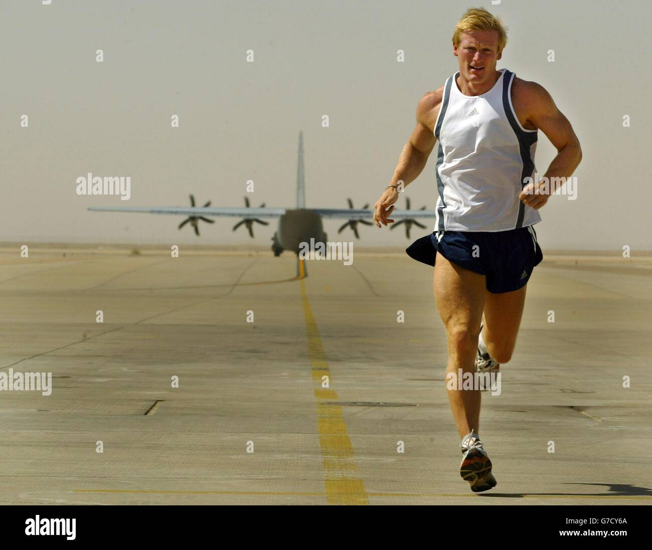 Raf sergeant 24 hour endurance training hi-res stock photography and ...