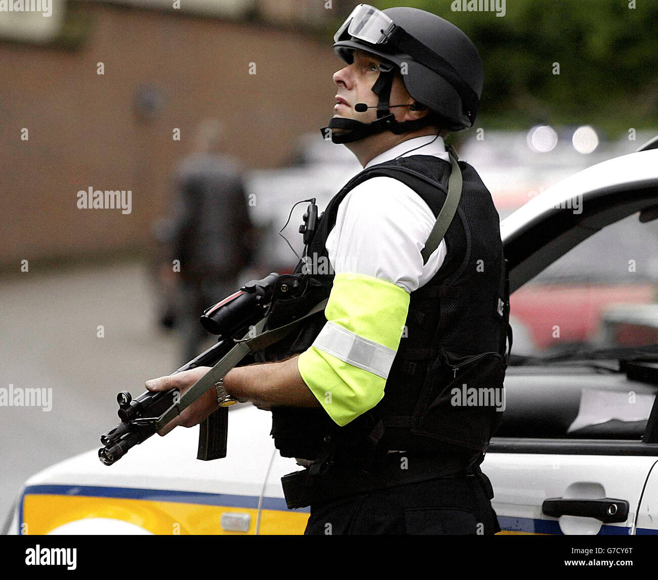 Armed police on guard as the police convoy carrying David Bieber ...