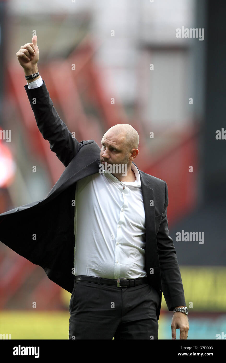 Charlton Athletic's manager Bob Peeters applaudes the crowd at the end ...