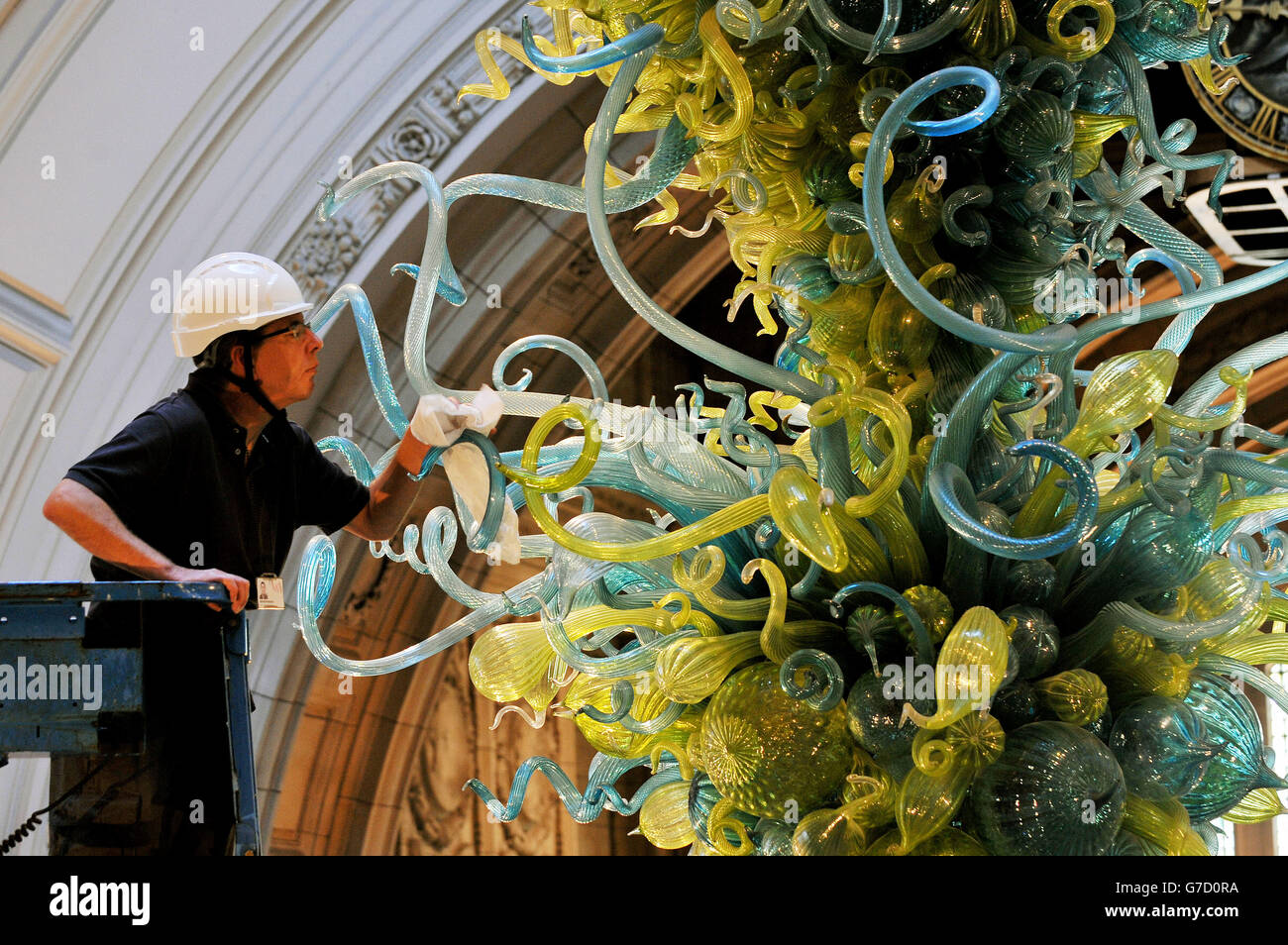 V&A Museum Rotunda Chandelier cleaning Stock Photo - Alamy