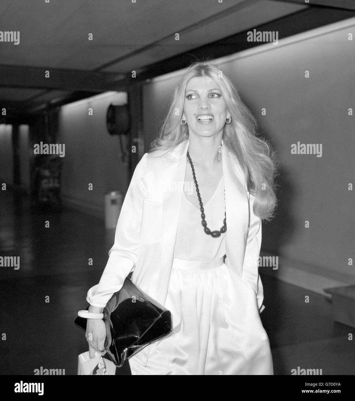 Singer songwriter lynsey de paul heathrow airport hi-res stock ...