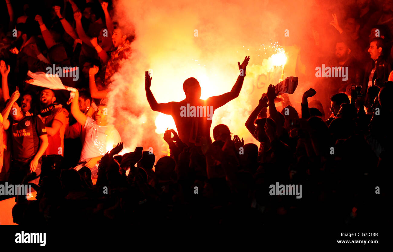 Galatasaray arsenal hooligans galatasaray arsenal hi-res stock ...