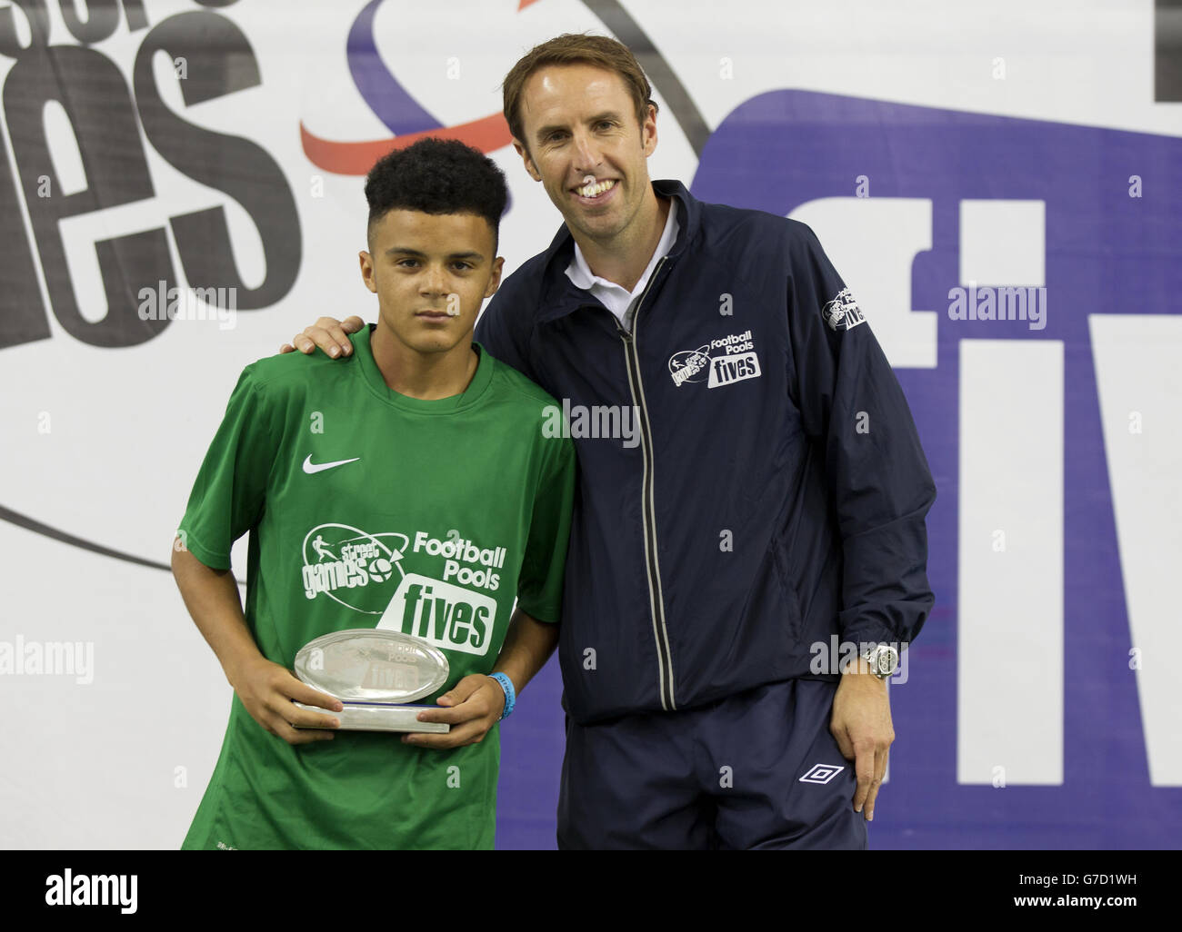 Gareth Southgate hands out the player of the tournament award to Jacob ...