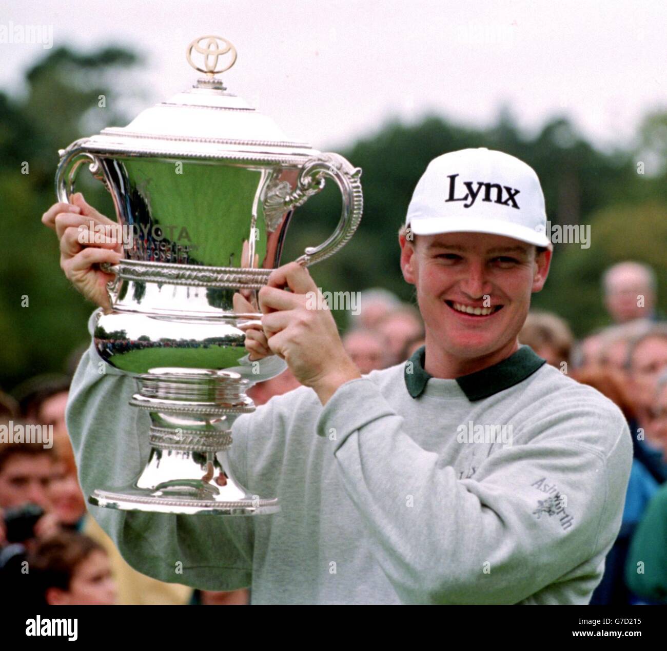 Sport golf trophy celebrating ernie els hi-res stock photography and ...