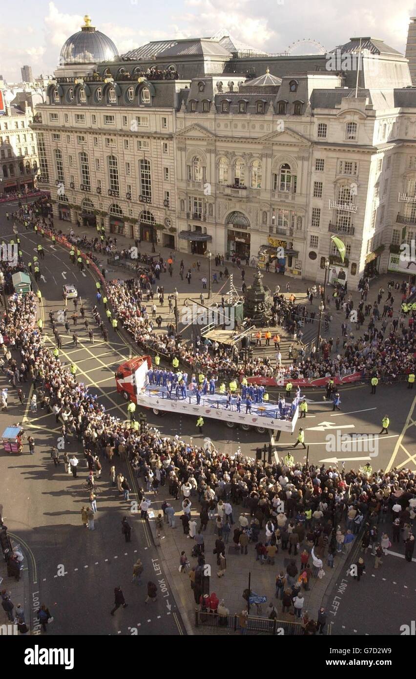 Parade of the Heroes' procession Stock Photo - Alamy