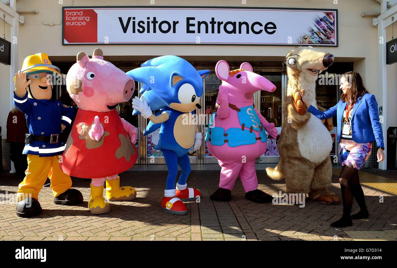 Sonic the hedgehog hi-res stock photography and images - Alamy