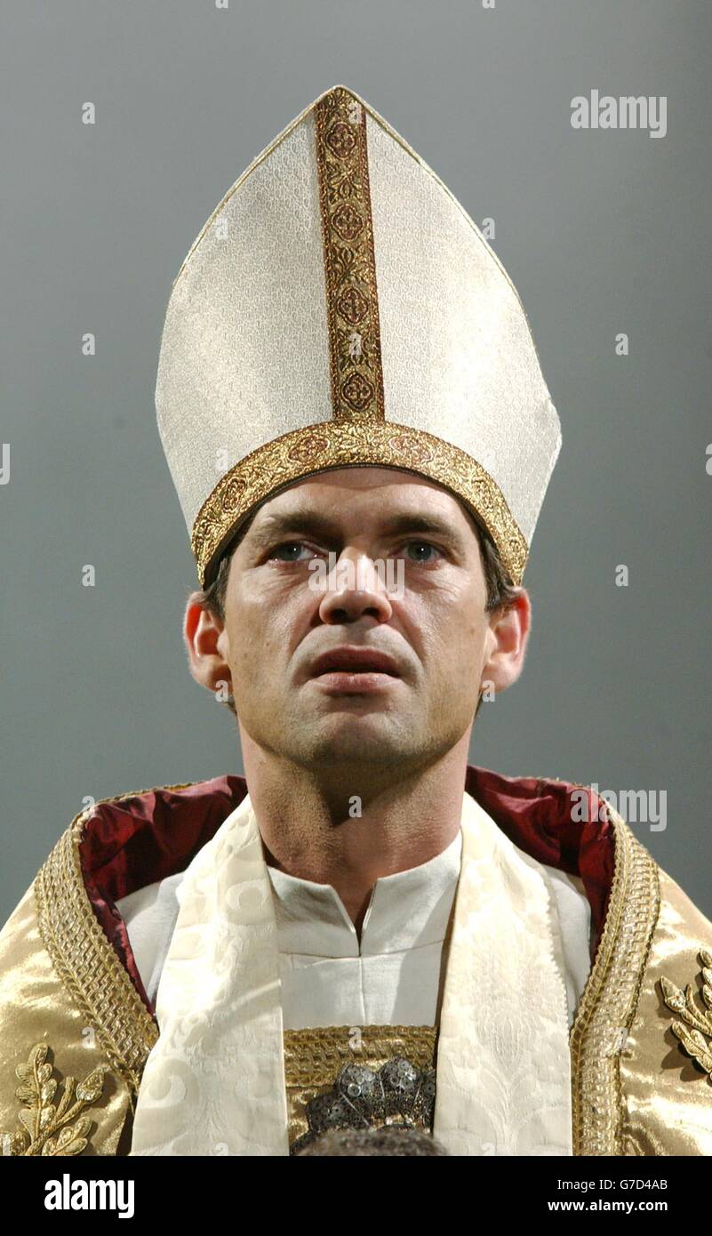 Thomas becket portrait hi-res stock photography and images - Alamy