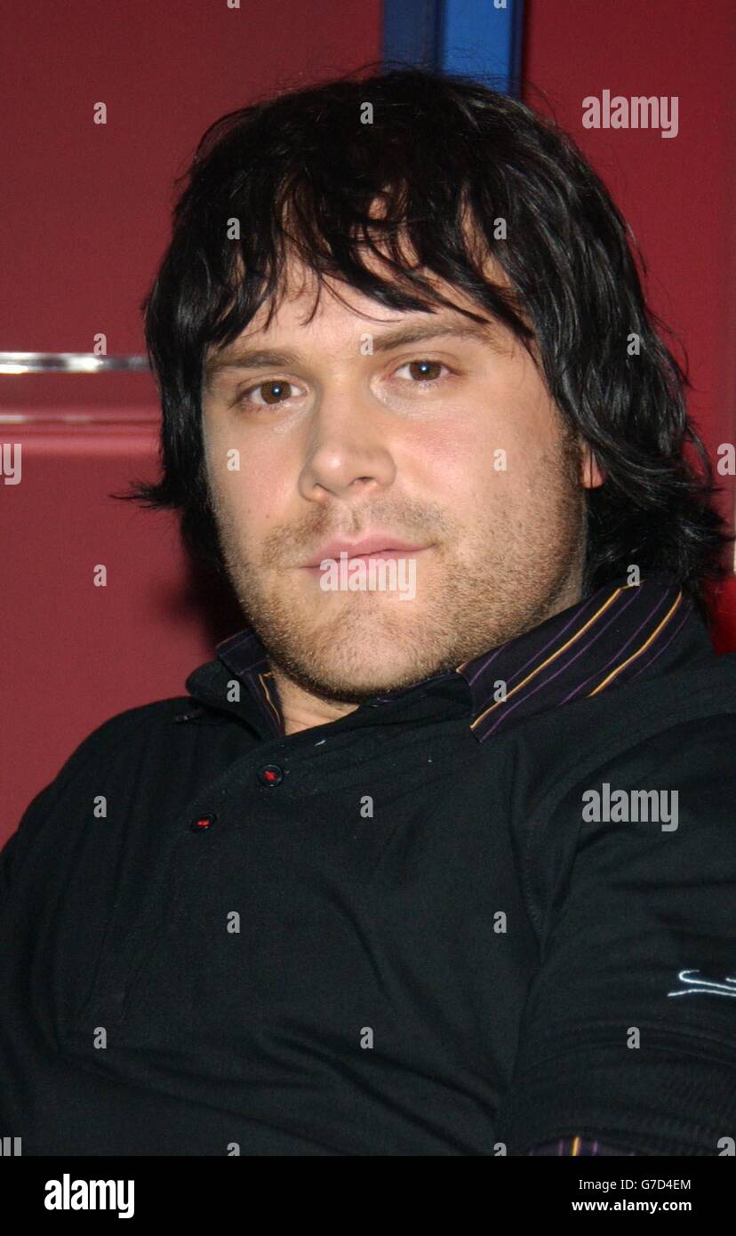 Singer Daniel Bedingfield during his guest appearance on MTV's TRL ...