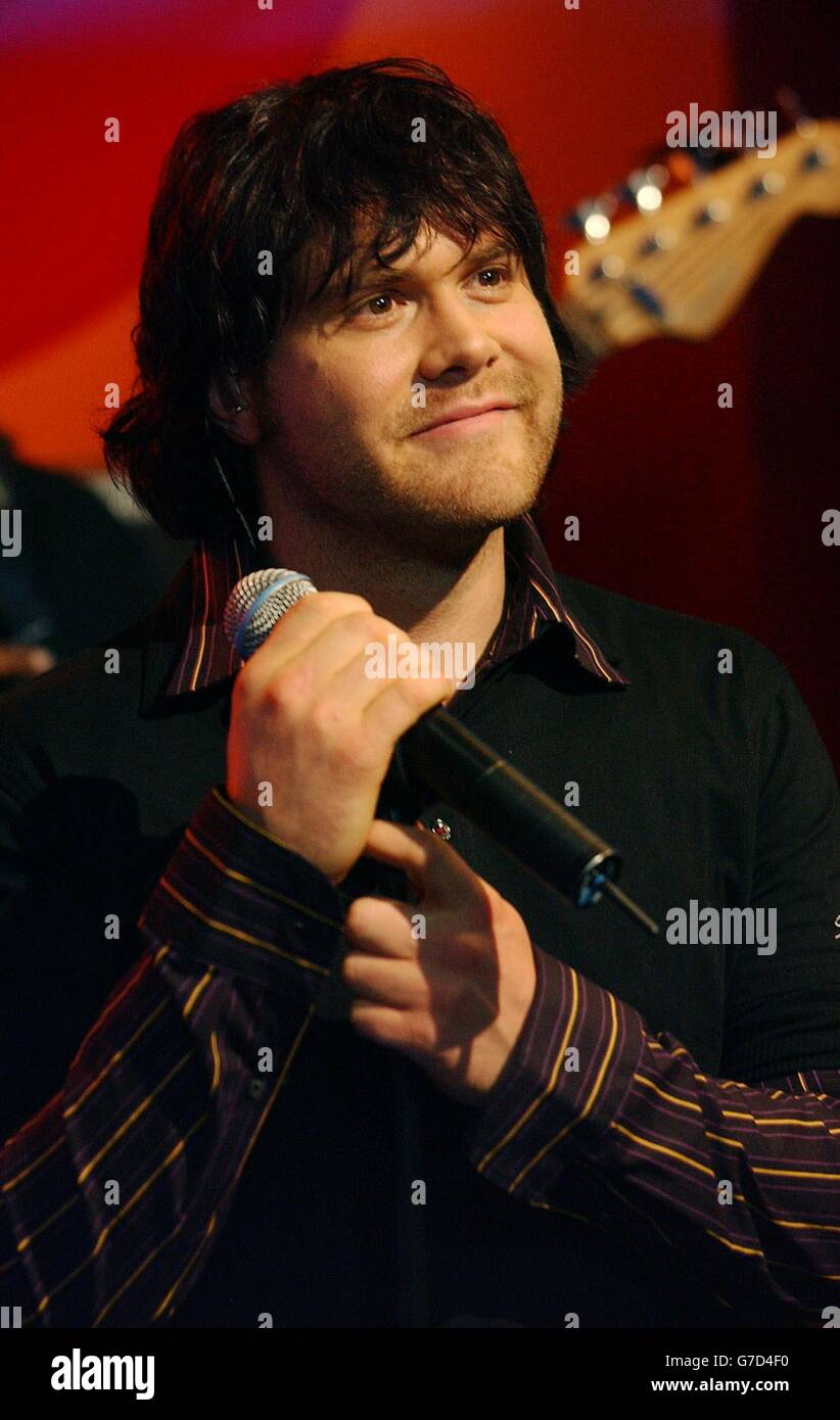 Singer Daniel Bedingfield during his guest appearance on MTV's TRL ...