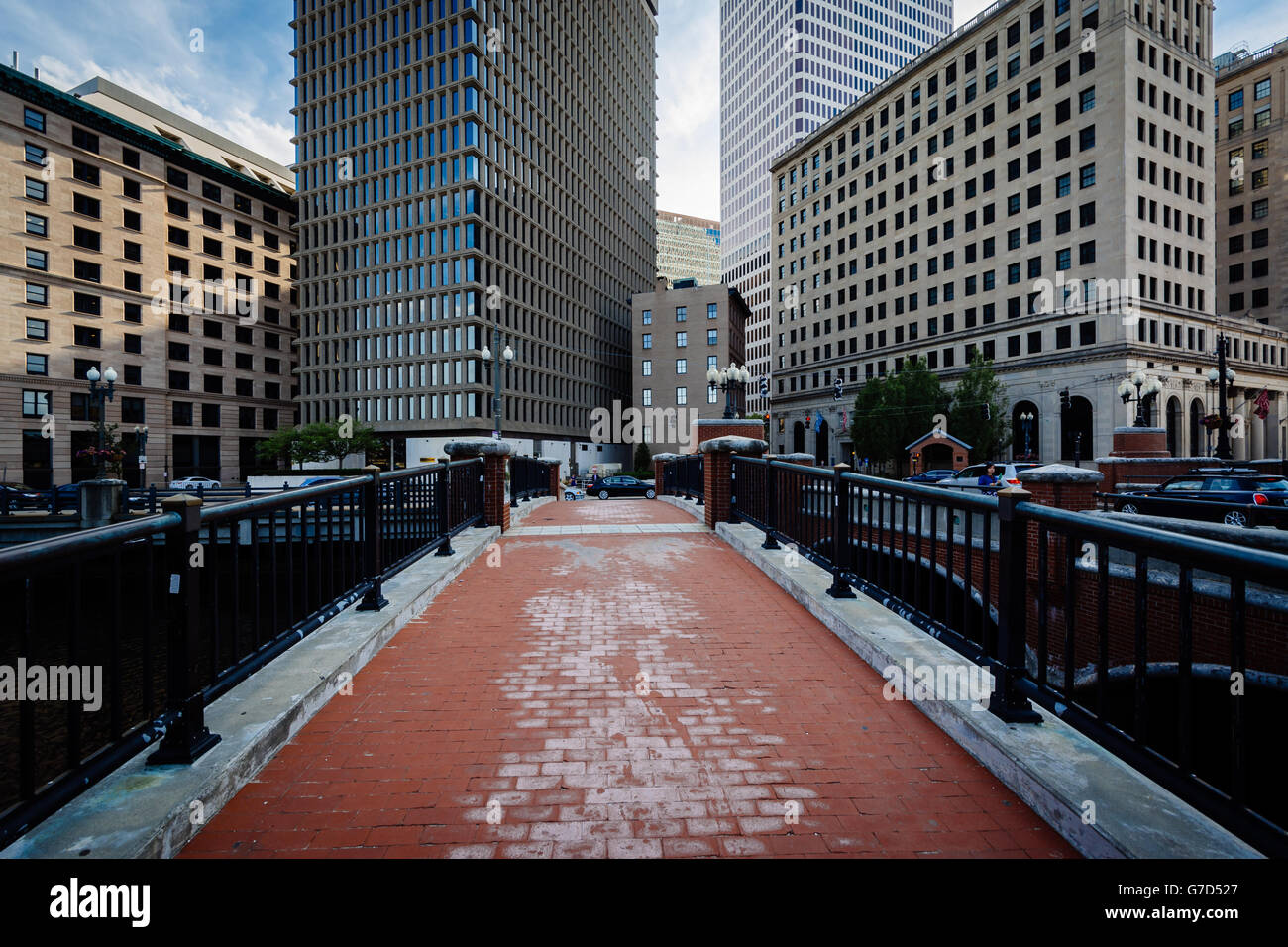 Providence river pedestrian bridge hi-res stock photography and images ...