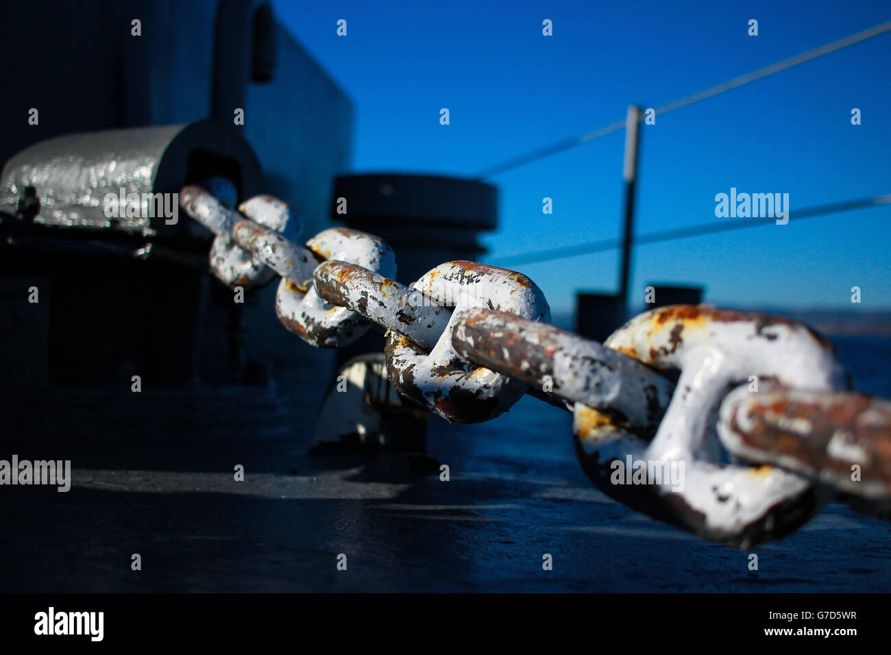 Metal chain of ship hi-res stock photography and images - Alamy